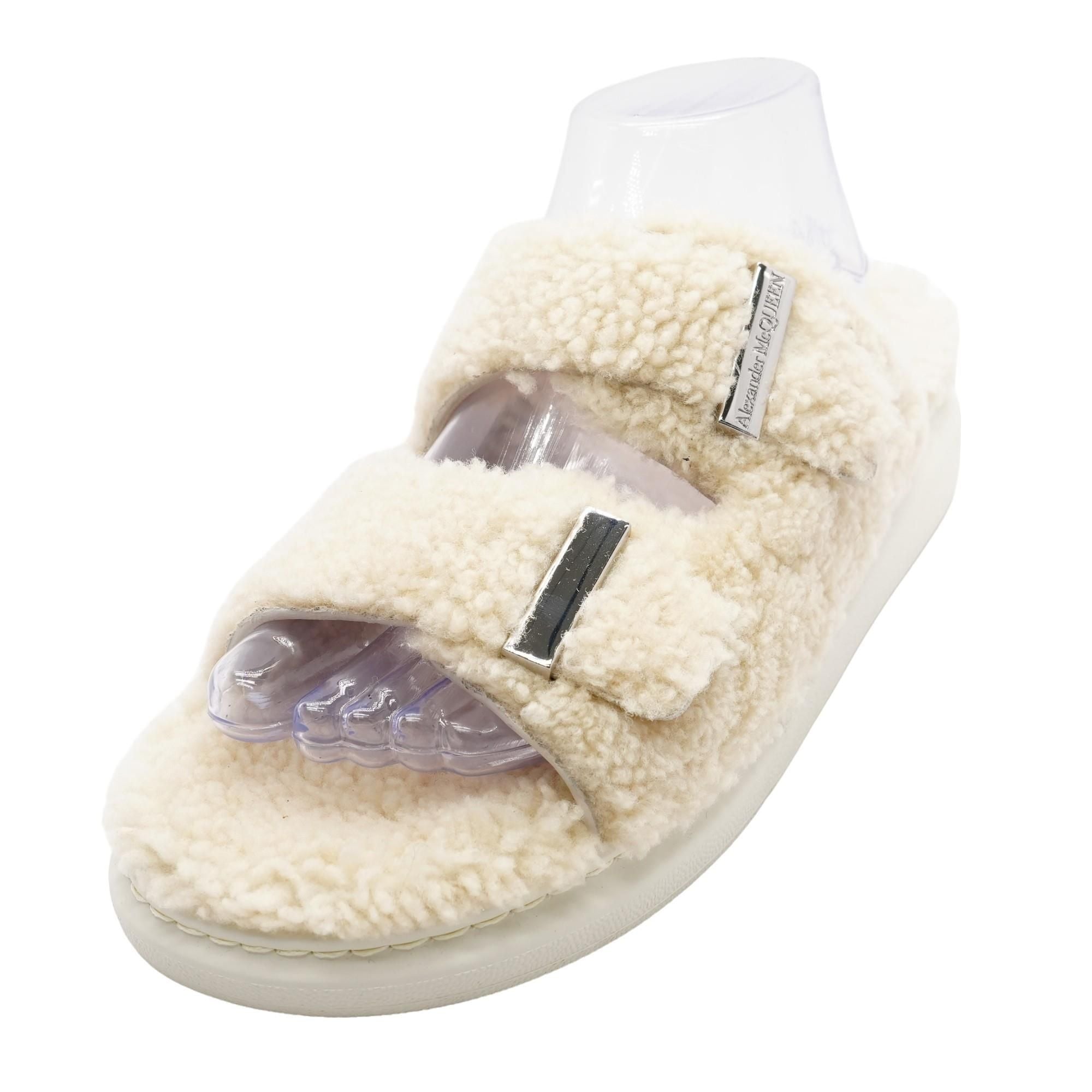 Oversized Hybrid Shearling Slide Sandals in Cream – Unclaimed Baggage